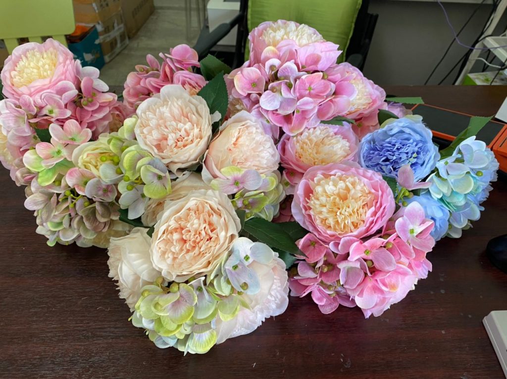 Centerpiece flower and glass bottle sewa – Your DIY Project Rental