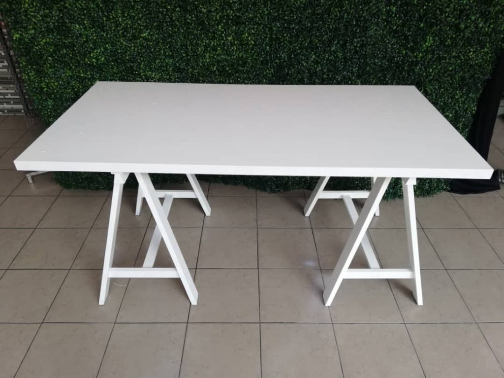 Meja petak kaki tiga Candy buffet putih [rental] – Your DIY Project Rental