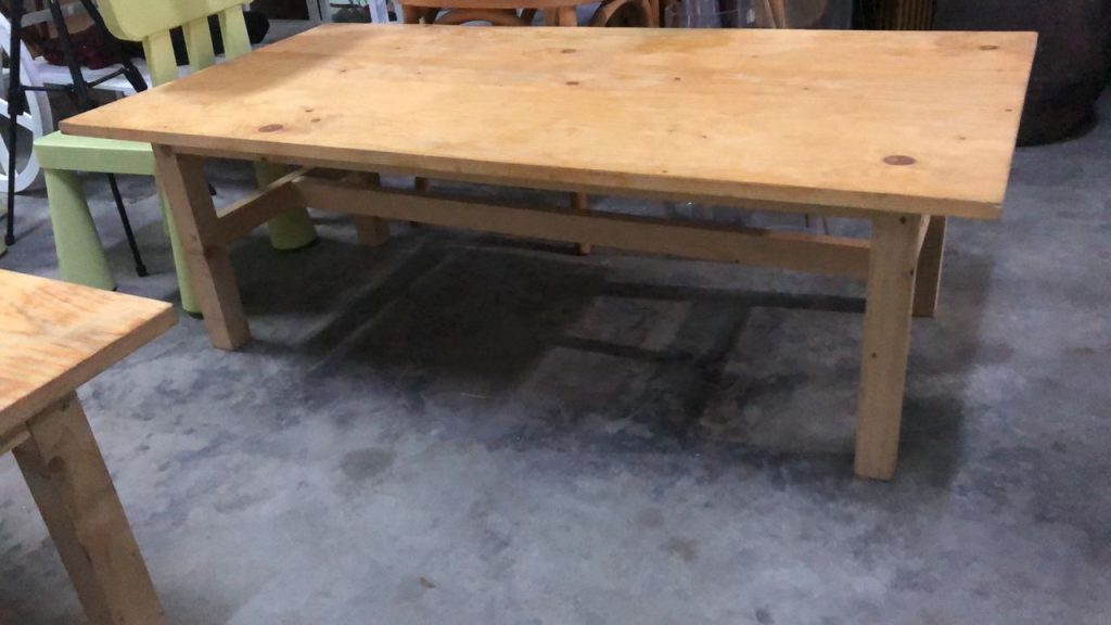 Meja Pallet outdoor berkaki [sewa] – Your DIY Project Rental