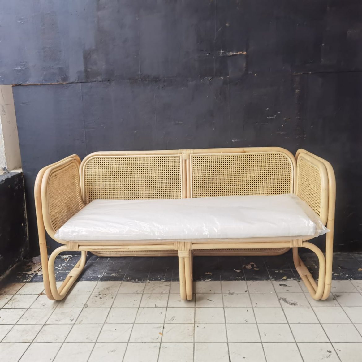 Rattan Lounge Chair Earl Square [rental] – Your DIY Project Rental