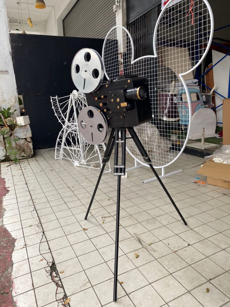 Vintage frame camera projection [rental] – Your DIY Project Rental