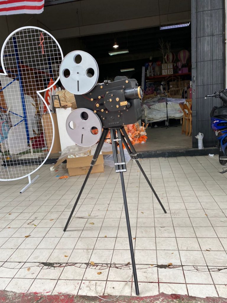 Vintage frame camera projection [rental] – Your DIY Project Rental