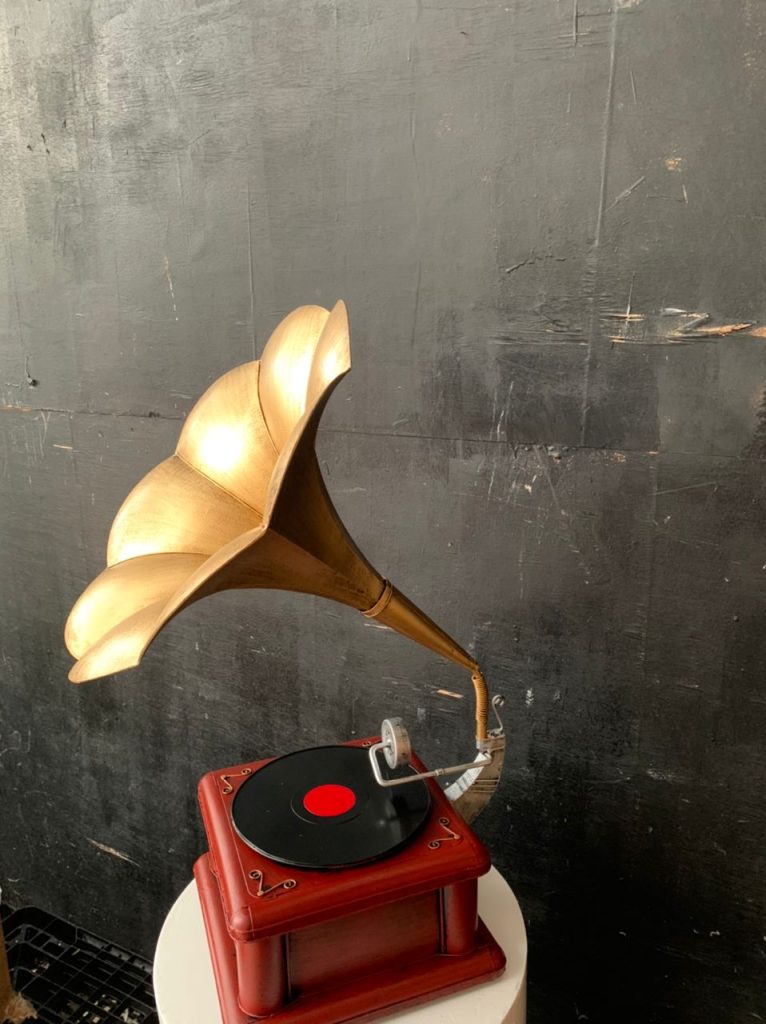 Gramophone antik XL [rental] – Your DIY Project Rental