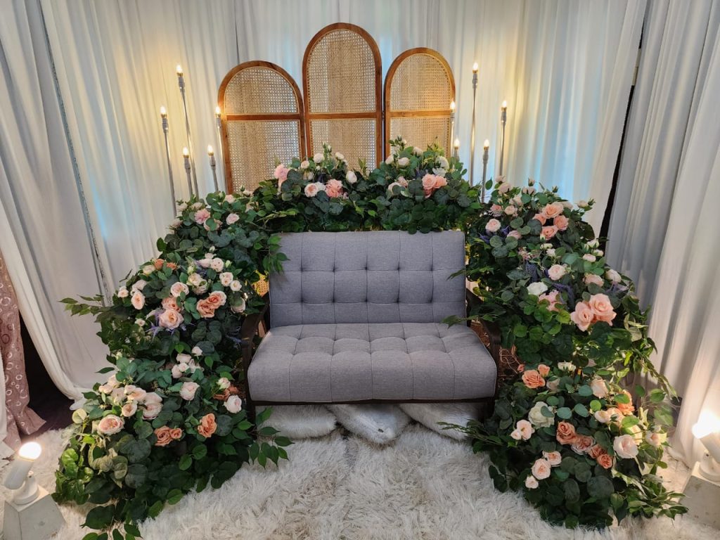 Half round flower and green leaf pastel [rental] – Your DIY Project Rental