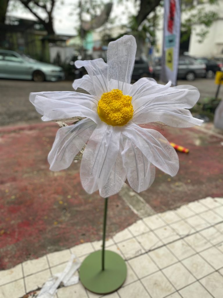 Daisy standing flower 1 set (3pcs) [rental] – Your DIY Project Rental