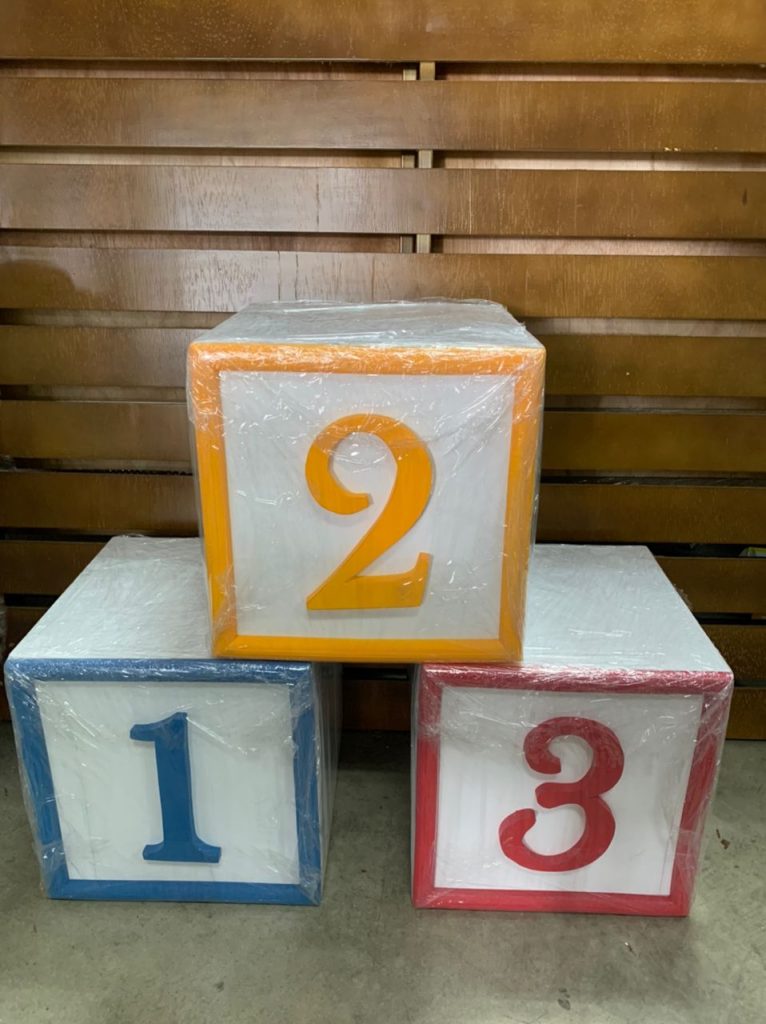 123 box floor decor – font Georgia [rental] – Your DIY Project Rental