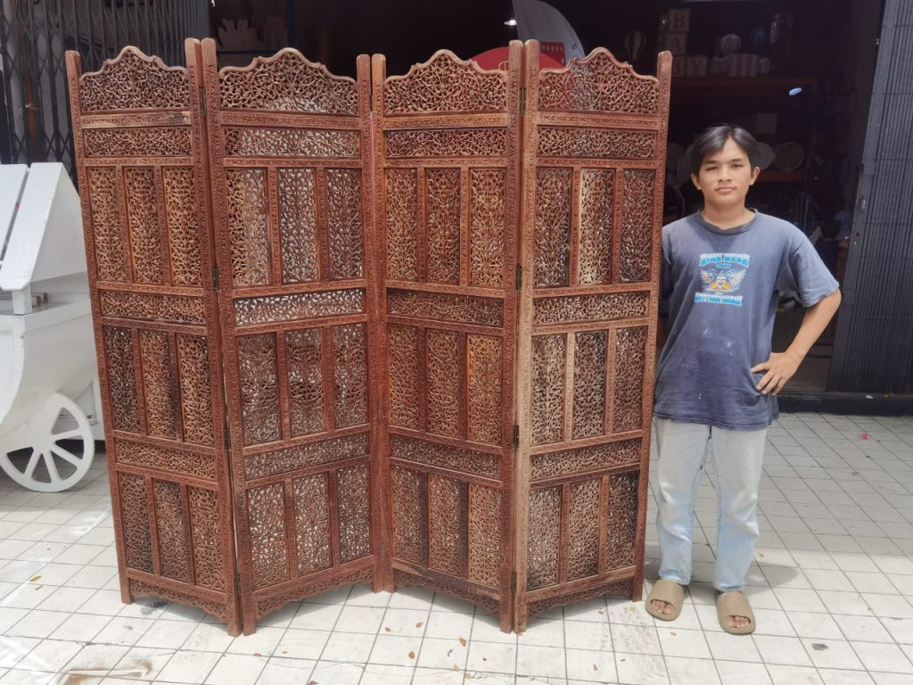 Partition kayu jati klasik Exclusive [rental] – Your DIY Project Rental